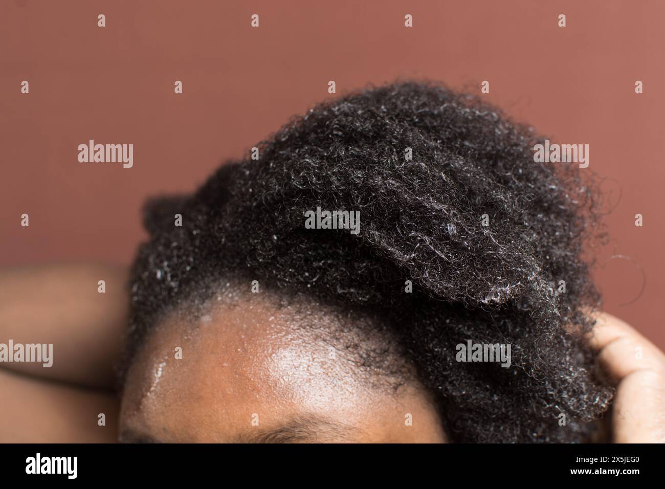 Type 4c hair hi-res stock photography and images - Alamy