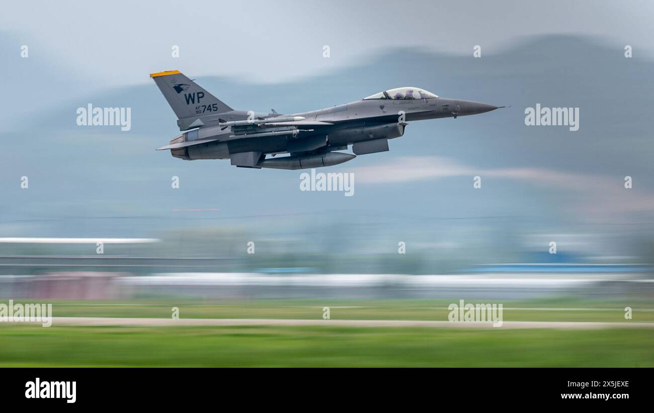 An F-16 Fighting Falcon assigned to the 80th Fighter Squadron takes-off ...