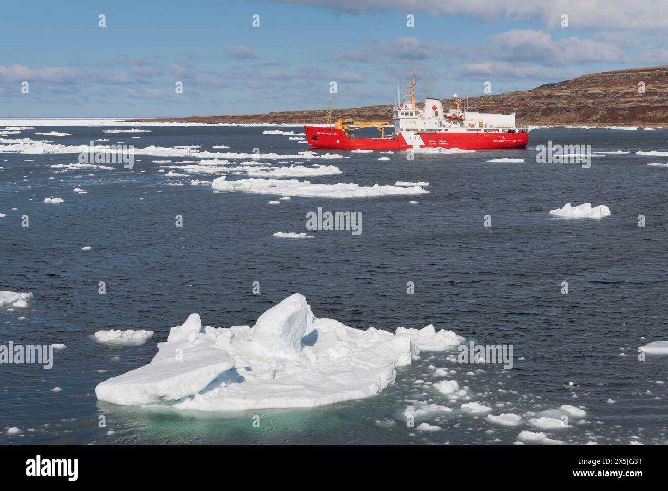 Coast Guard Icebreaker CCGS Kopit Hopson 1752, a Martha L. Black-class ...