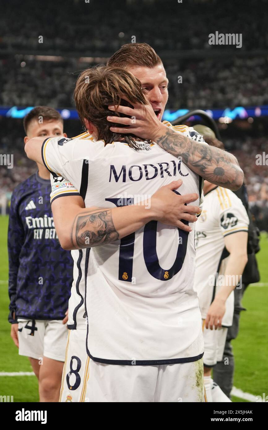 Luka Modric and Tony Kroos of Real Madrid celebrate the 2-1 victory ...