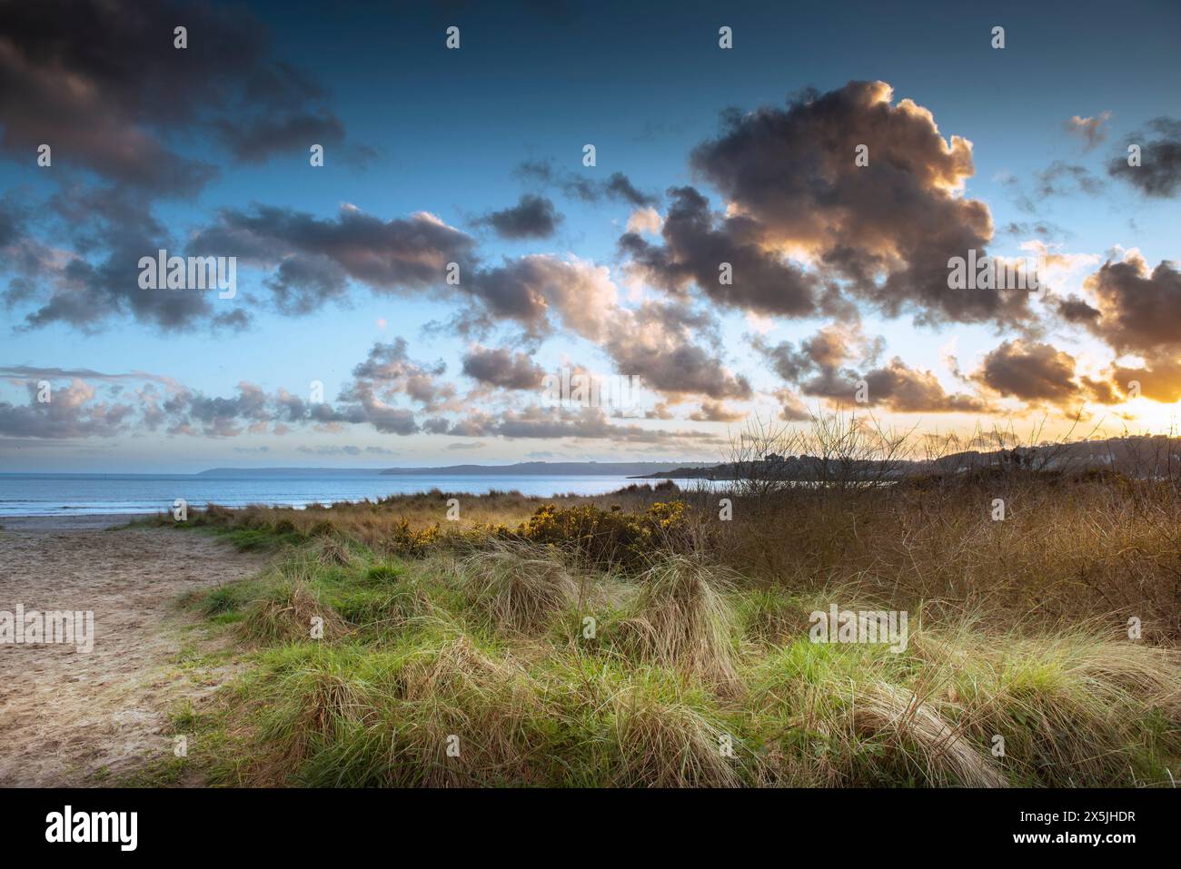 Evening light over Par Beach in Cornwall in the UK Stock Photo - Alamy