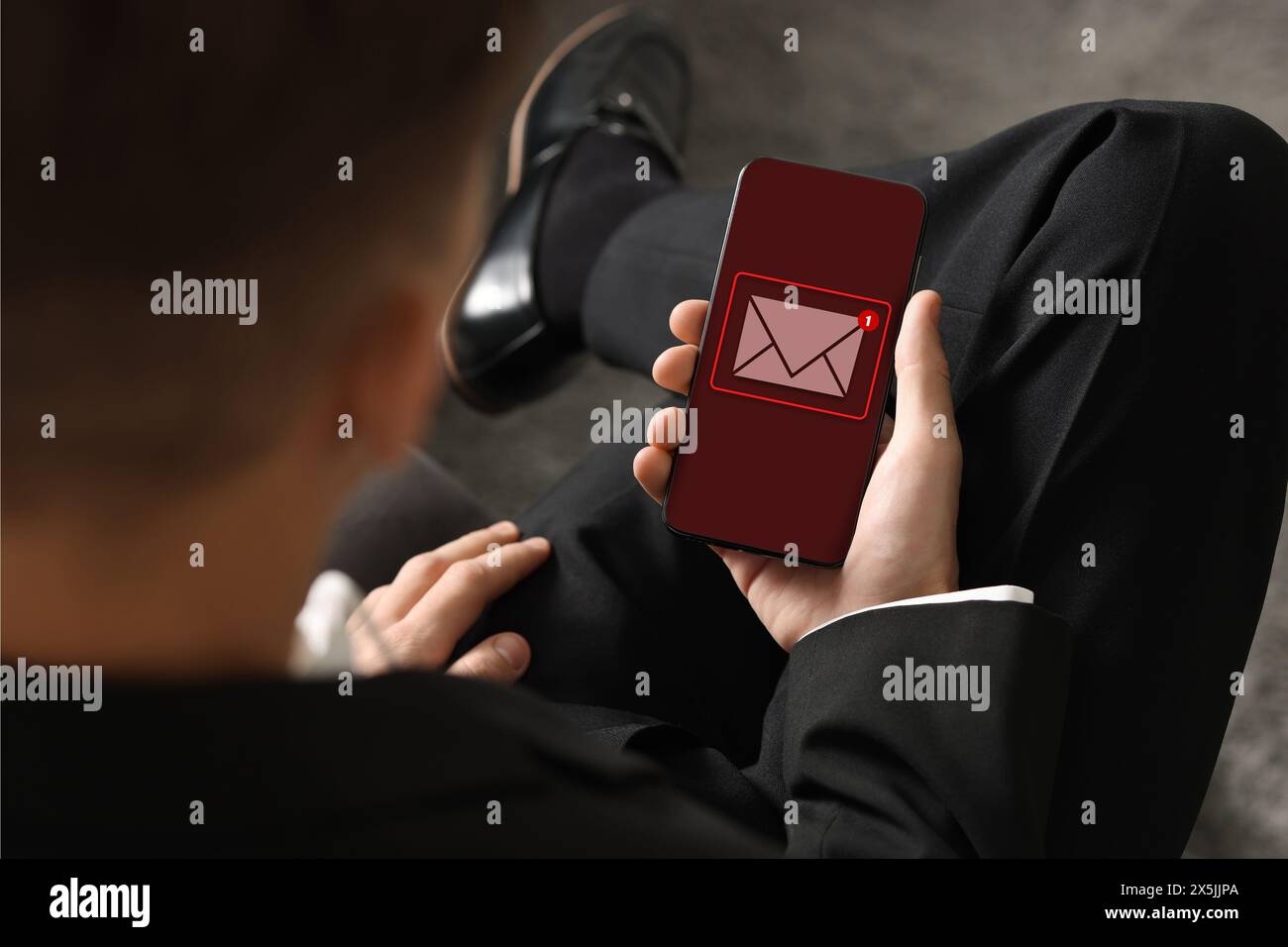 Woman man smartphone envelope hi-res stock photography and images - Alamy