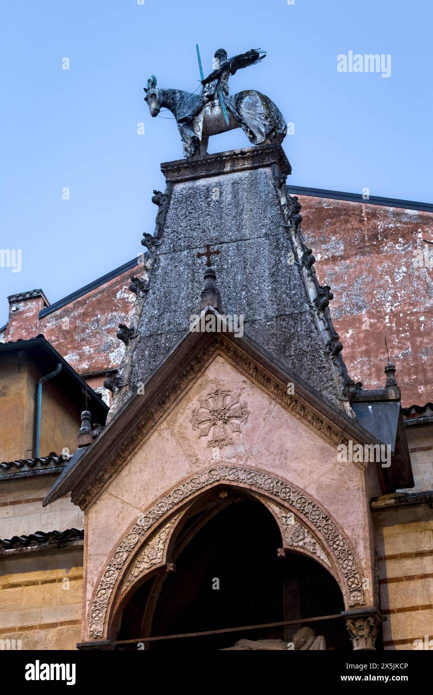 Medieval gothic architecture monument hi-res stock photography and ...