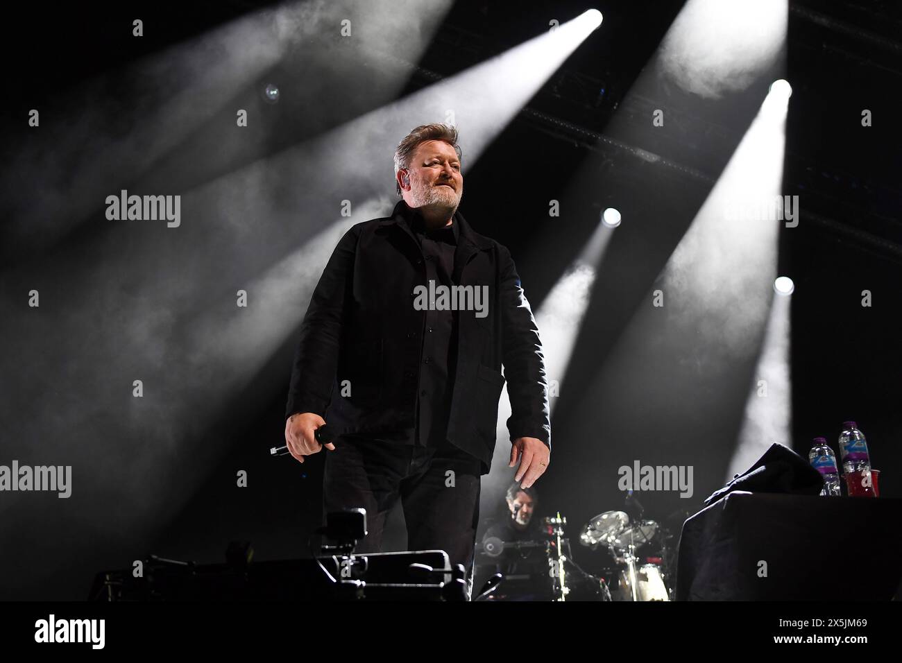 LONDON, ENGLAND - MAY 09: Guy Garvey of ‘Elbow’ performing at O2 Arena ...