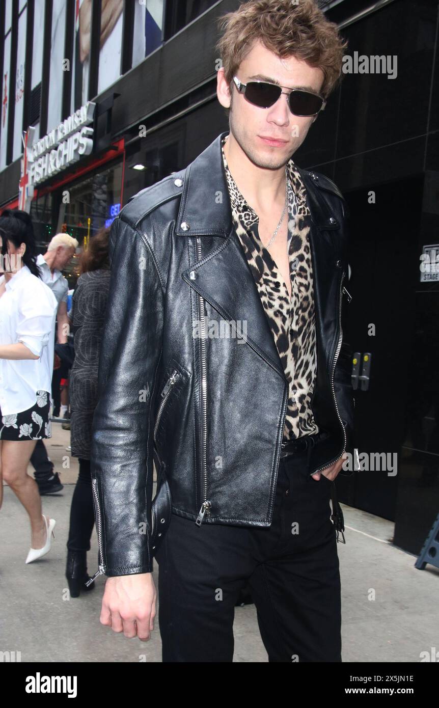 Kingdom of the planet of the apes 2024 hi-res stock photography and ...