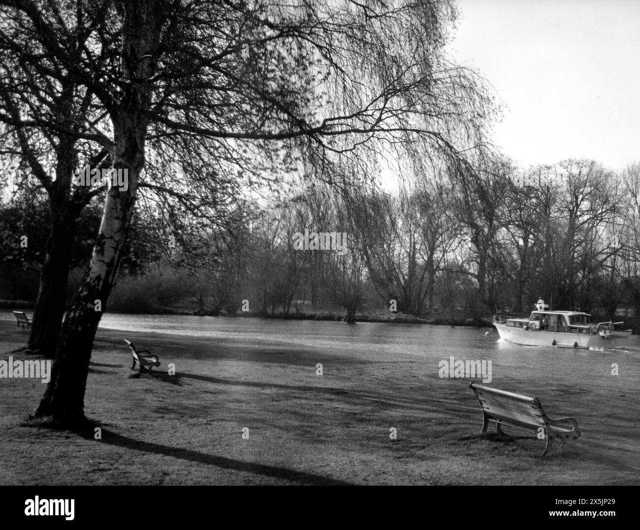 River Thames at Runnymede, Surrey, 1983 Stock Photo - Alamy