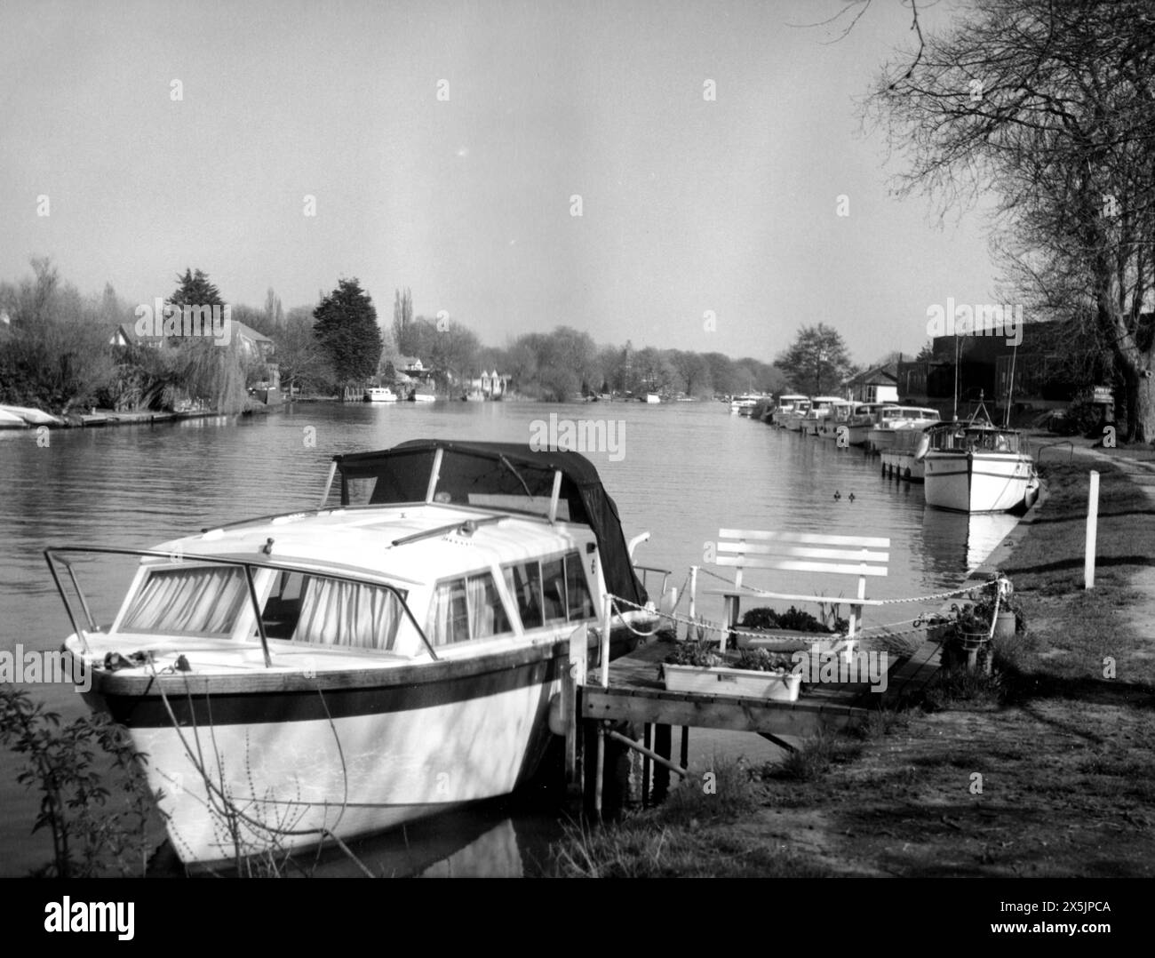 River Thames, Runnymede, Surrey - 1983 Stock Photo - Alamy