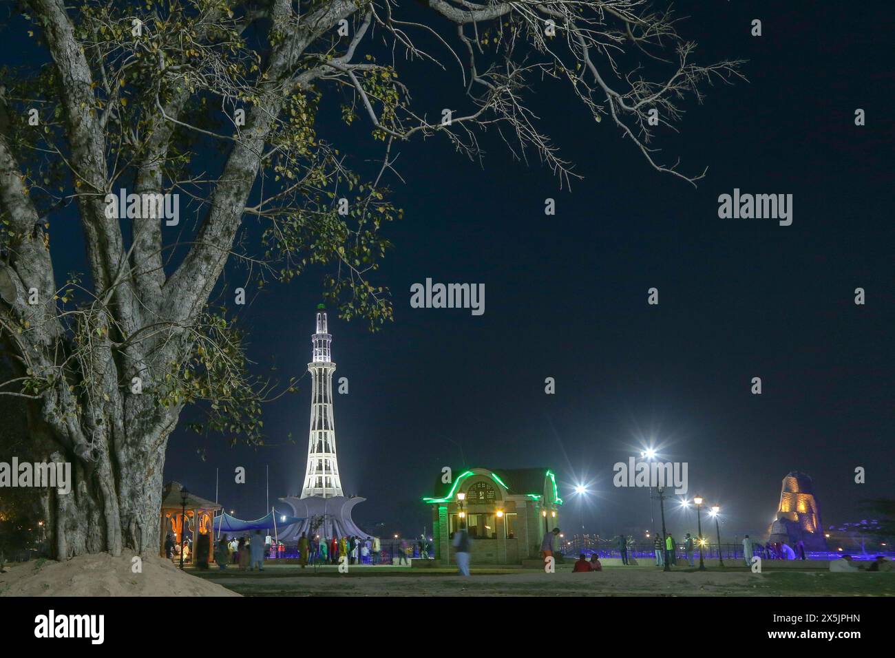 Night view of Minar e Pakistan Lahore Stock Photo - Alamy