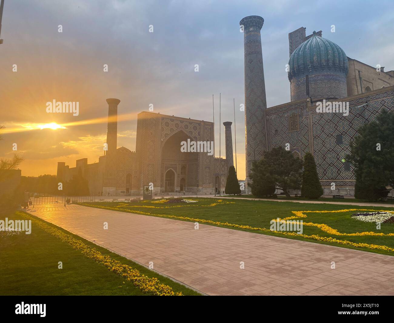 Silk sunset hi-res stock photography and images - Alamy