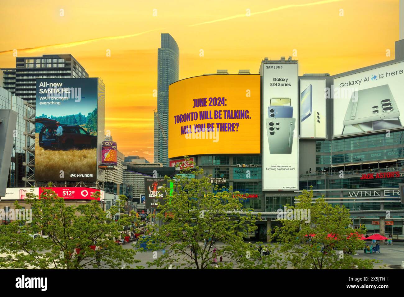 Advertisement billboards in Yonge-Dundas Square, Toronto, Canada Stock ...