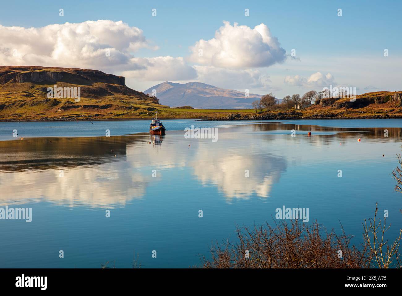 Ferry crossing water bute scotland hi-res stock photography and images ...