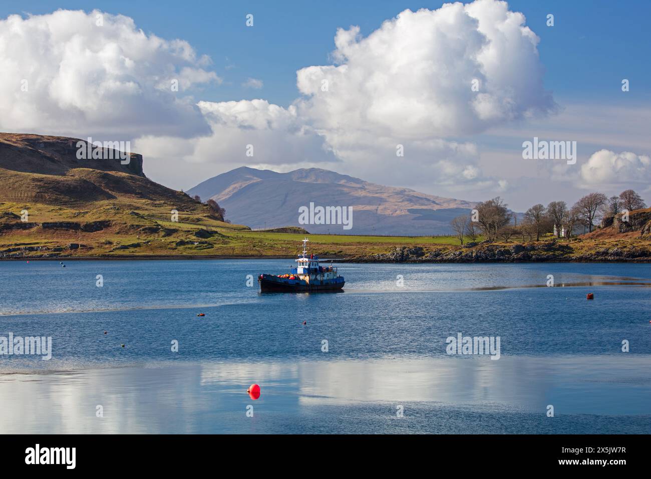 Ferry crossing water bute scotland hi-res stock photography and images ...