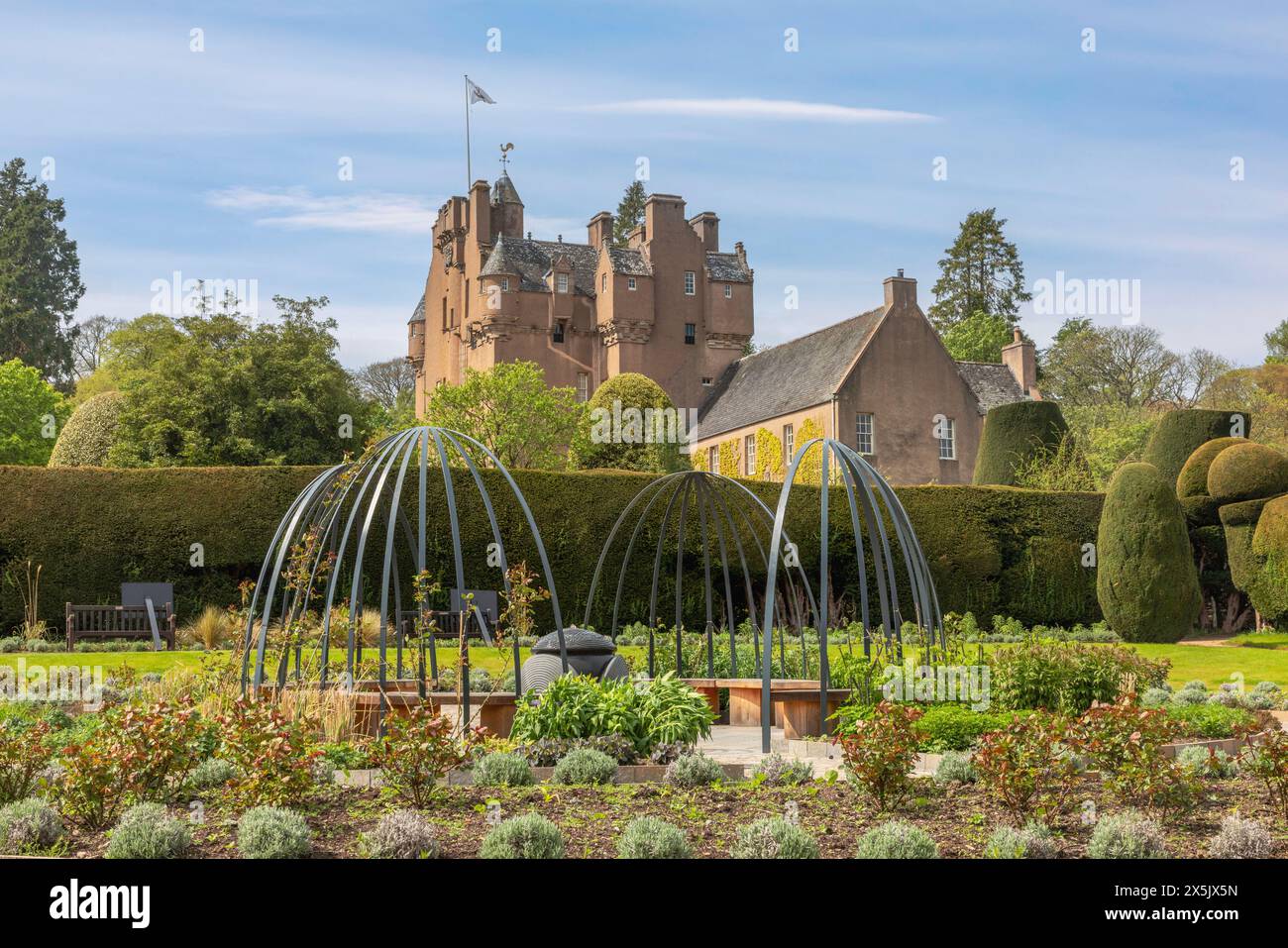 Crathes Castle, a classic Scottish tower house in Aberdeenshire ...