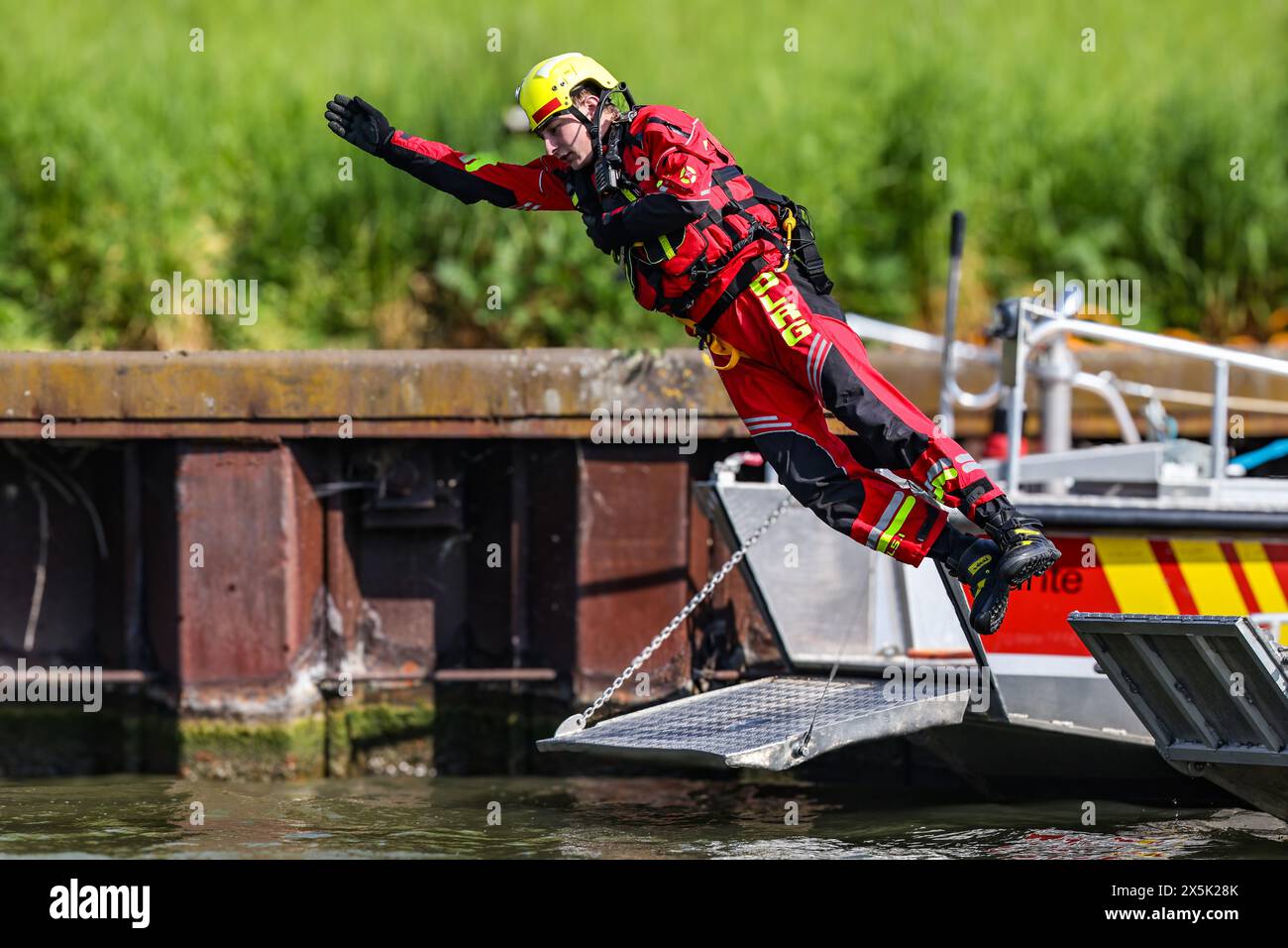Minden, Germany. 10th May, 2024. A DLRG river rescuer jumps from a ...