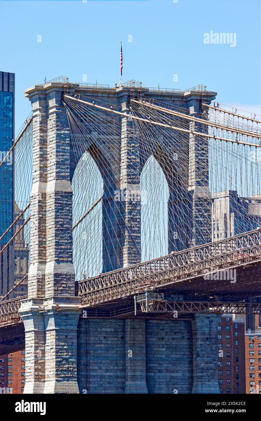 Manhattan tower of iconic Brooklyn Bridge over East River links ...