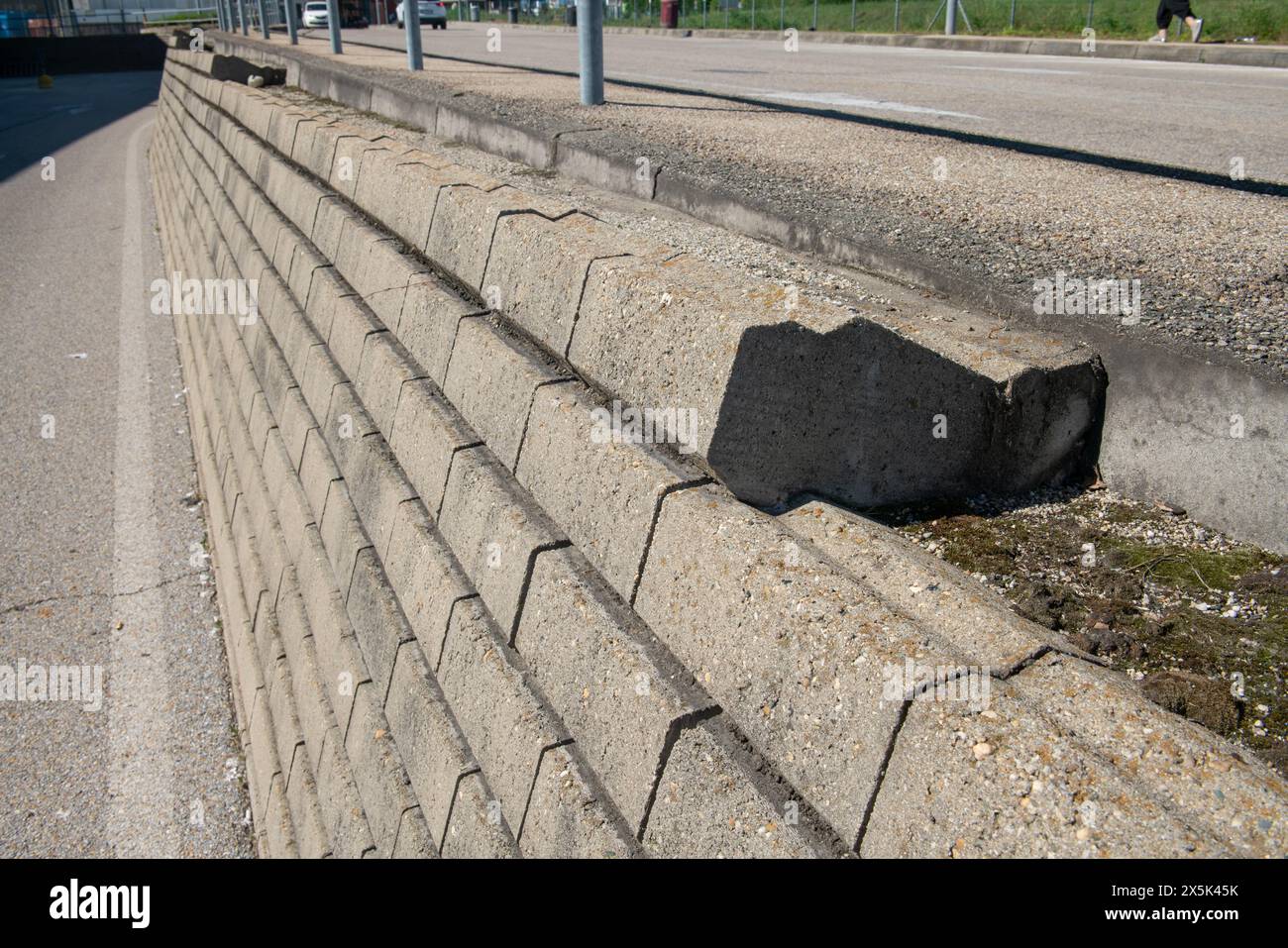 dry stone walls, construction detail of prefabricated walls in gravity ...