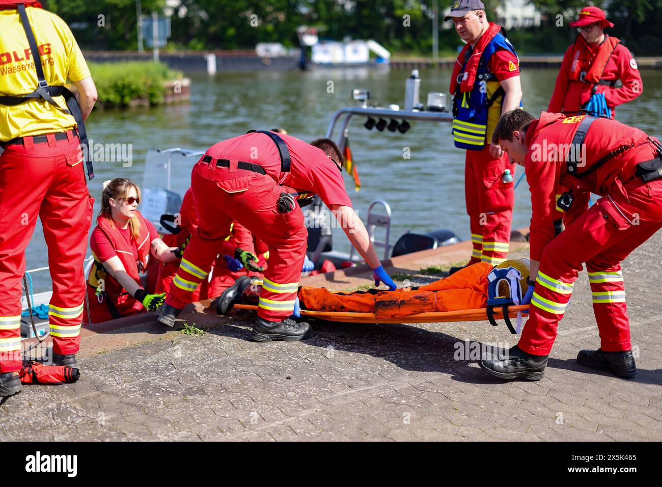 Minden, Germany. 10th May, 2024. DLRG employees practise rescuing ...
