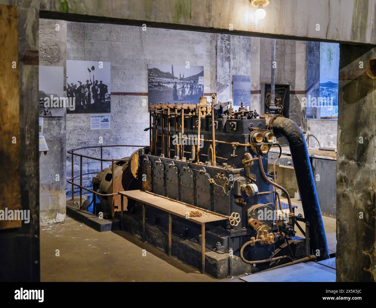 Submarine engine hi-res stock photography and images - Alamy