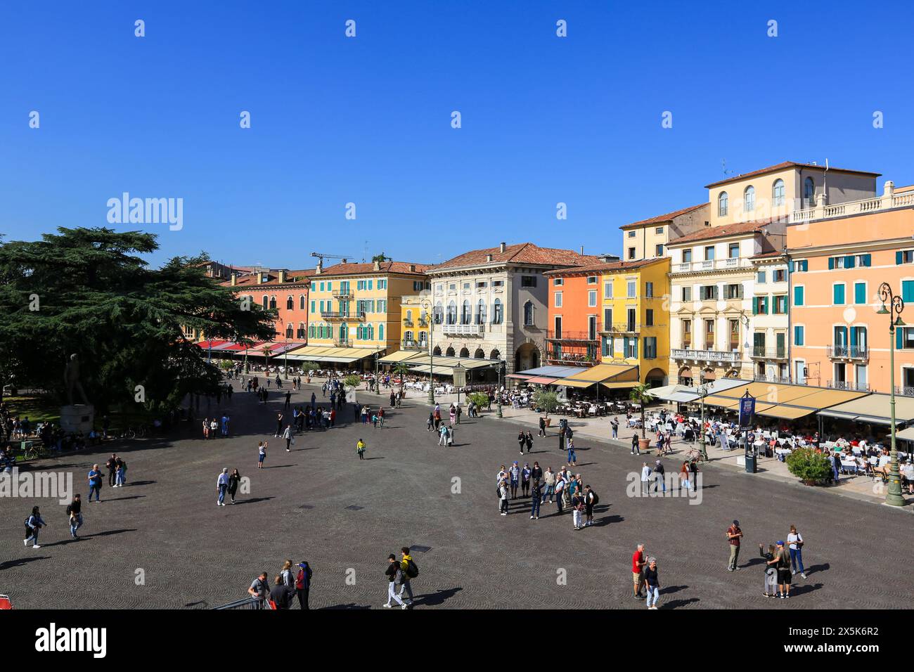 Verona, Italy. Cobblestone pedestrian street with colorful cafe ...