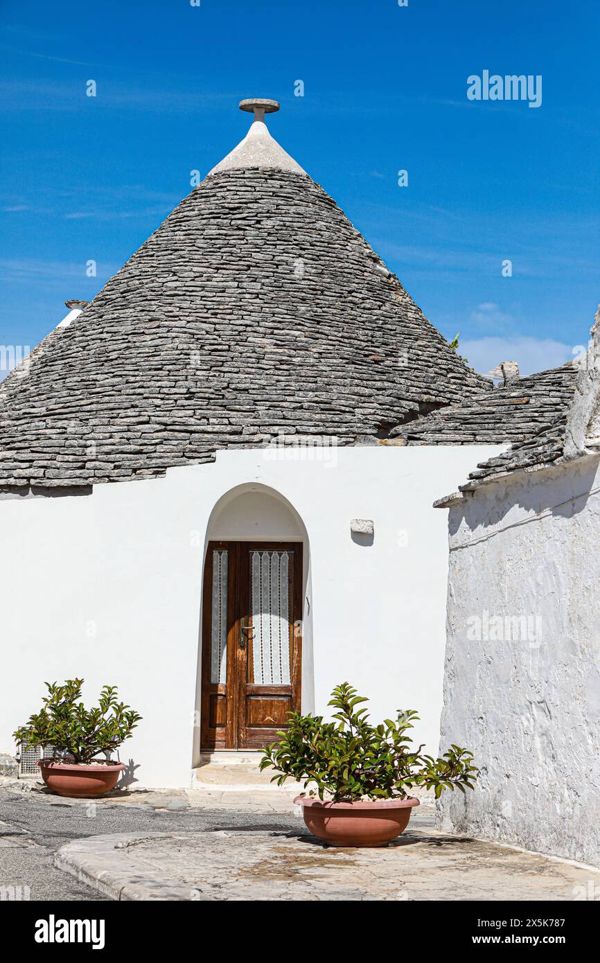 Alberobello, Puglia, Italy. Stone Trulli cone shaped Puglia houses and ...