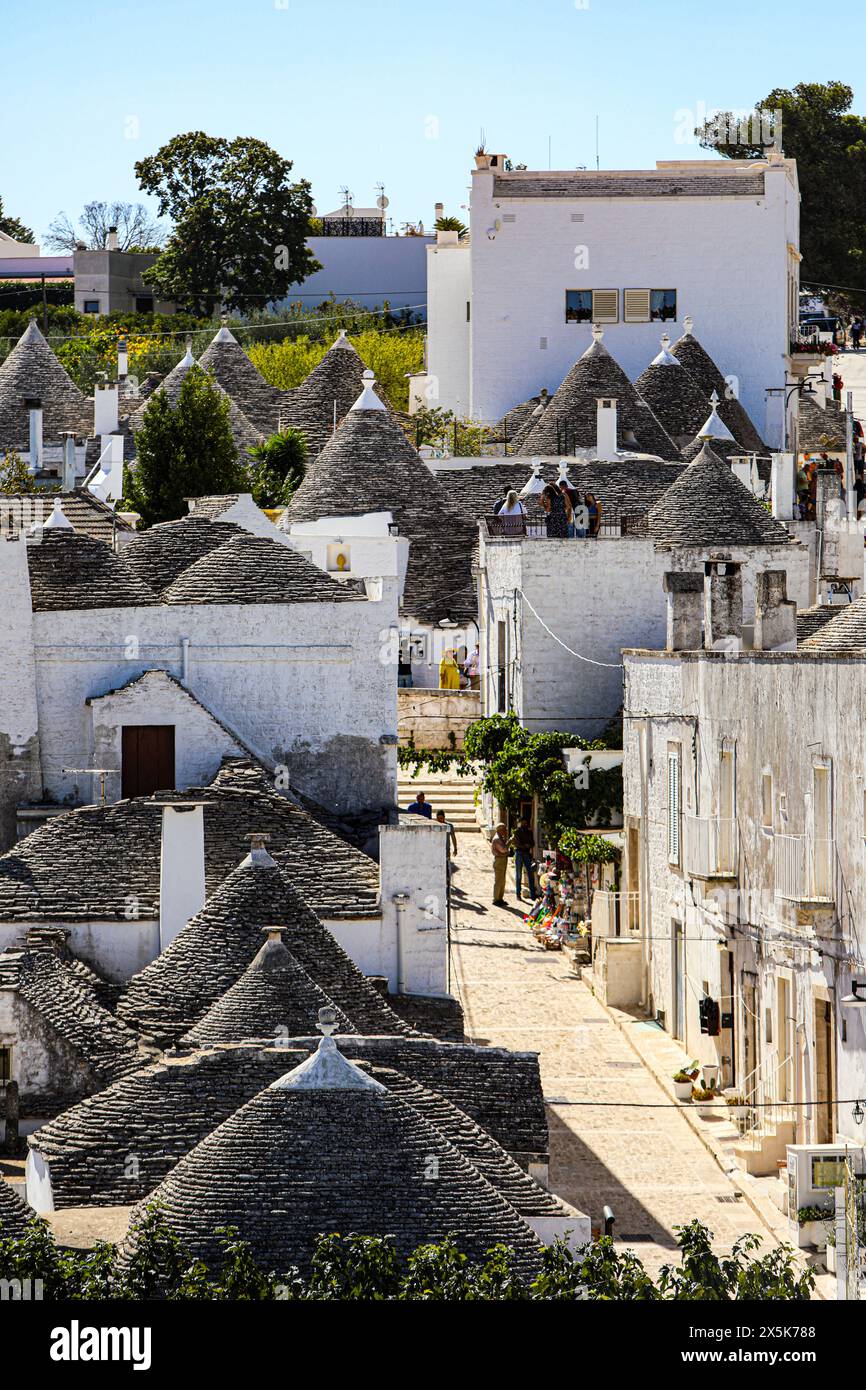 Alberobello, Puglia, Italy. Stone Trulli cone shaped Puglia village and ...