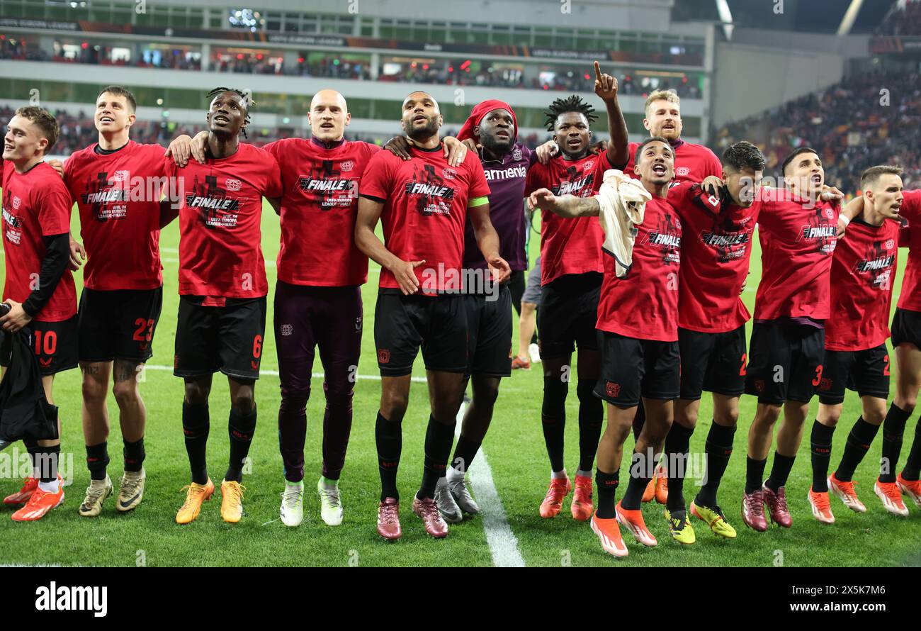 LEVERKUSEN, GERMANY - MAY 09: players of Leverkusen celebrate with the ...