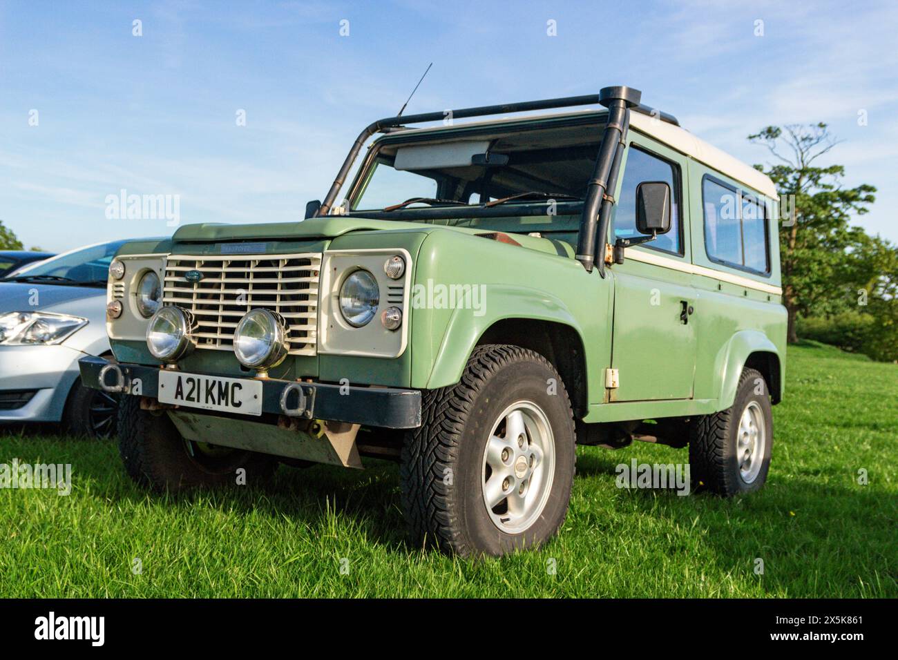 Land rover utility vehicle hi-res stock photography and images - Alamy