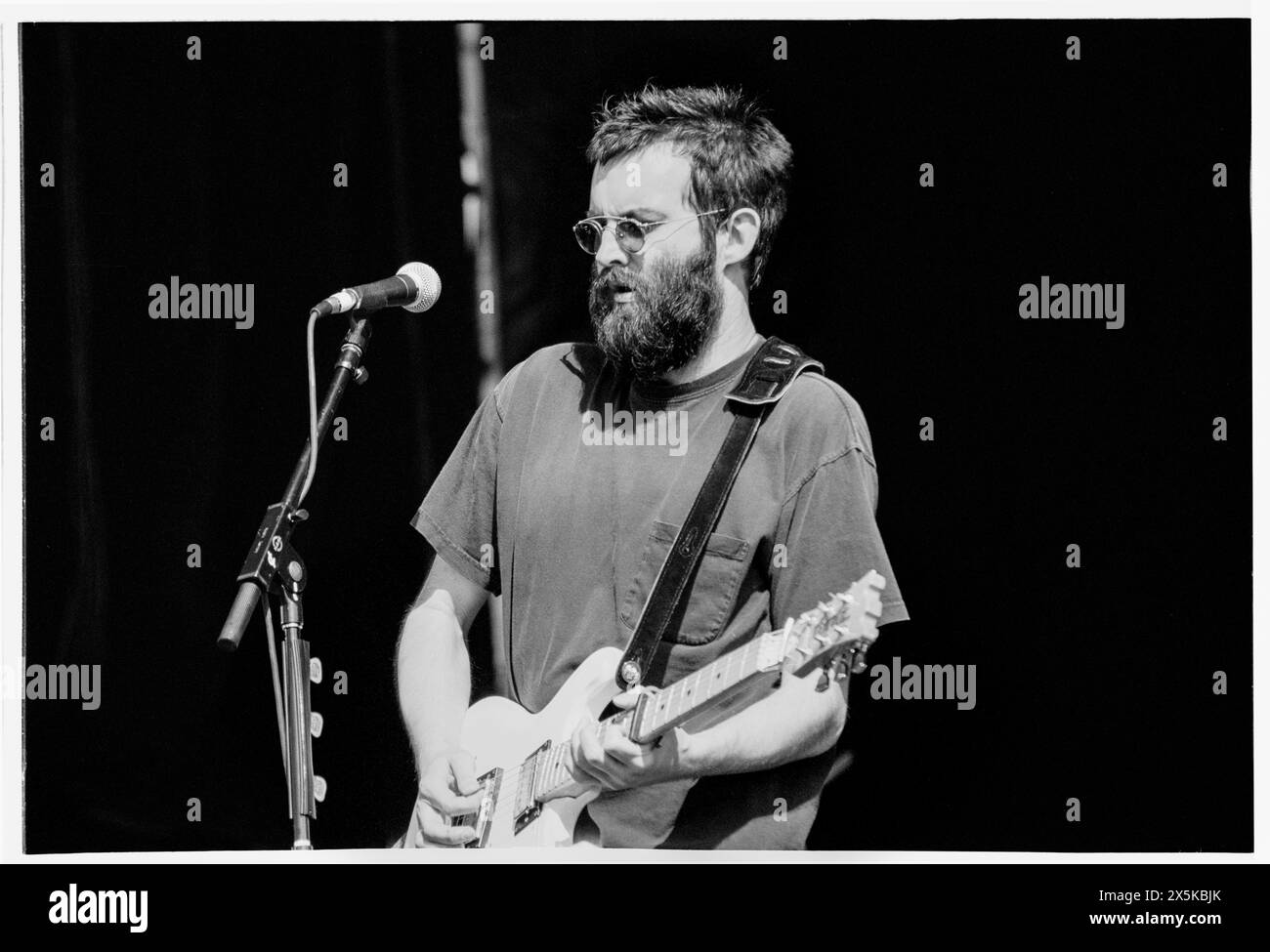 Mr E, EELS CONCERT, READING FESTIVAL 2001: Mr E (Mark Everett) of the ...