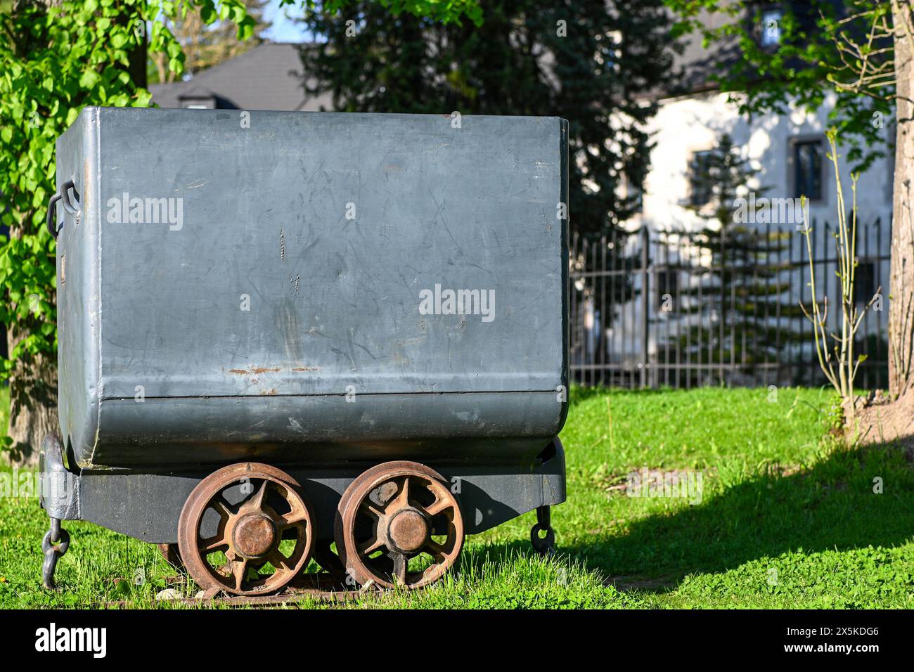 Mine cart full of gold hi-res stock photography and images - Alamy
