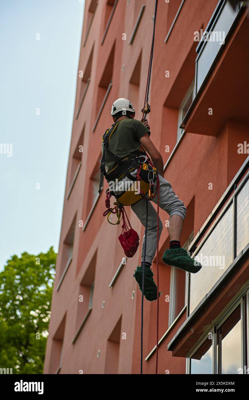 High rise work hi-res stock photography and images - Alamy