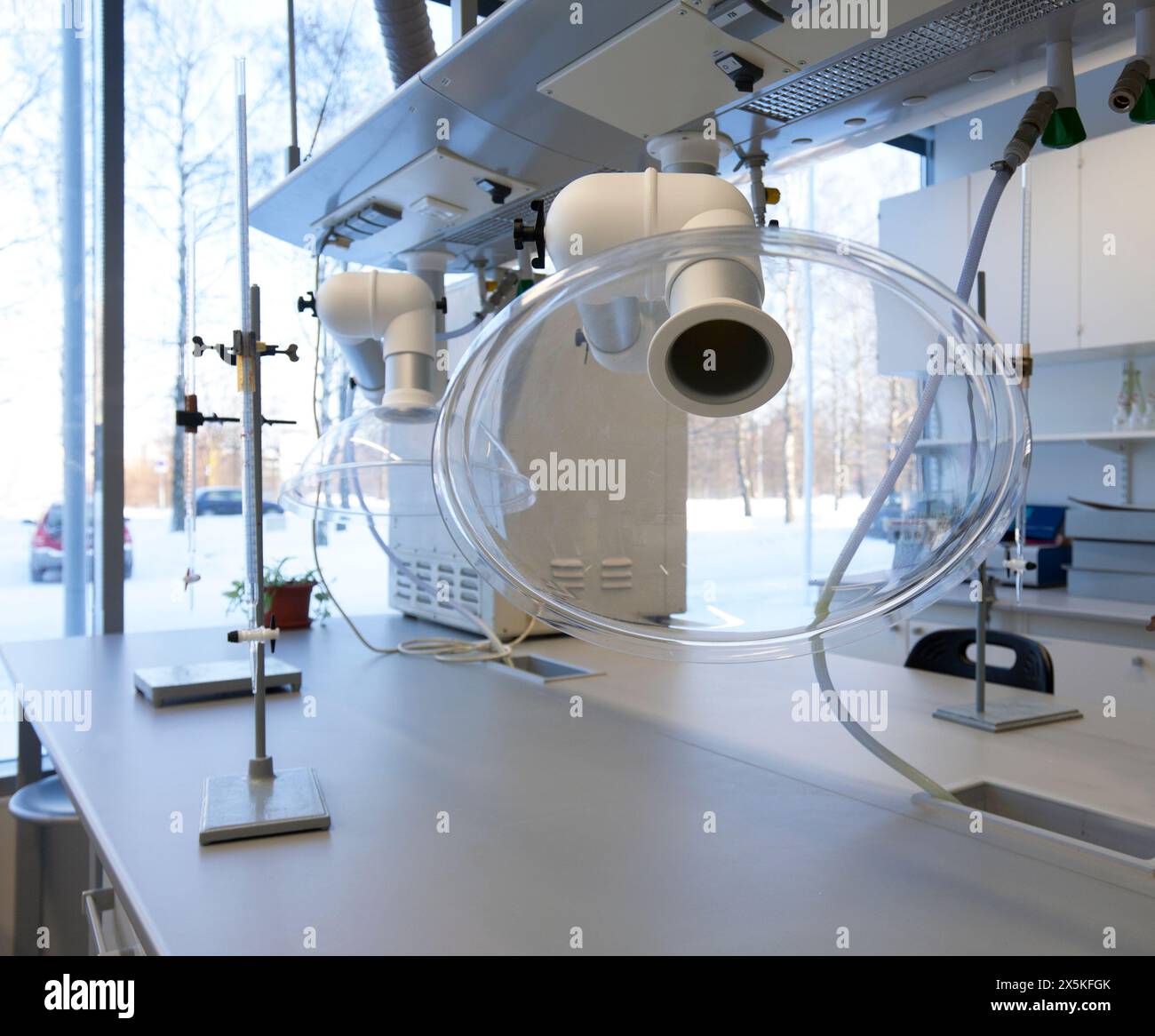 Chemistry laboratory at a university chemistry department Stock Photo ...
