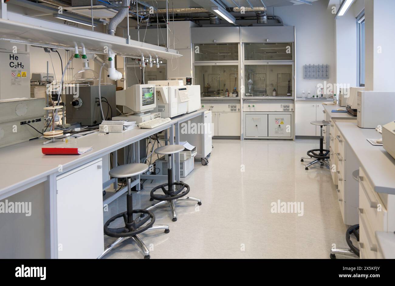 Chemistry laboratory at a university chemistry department Stock Photo ...