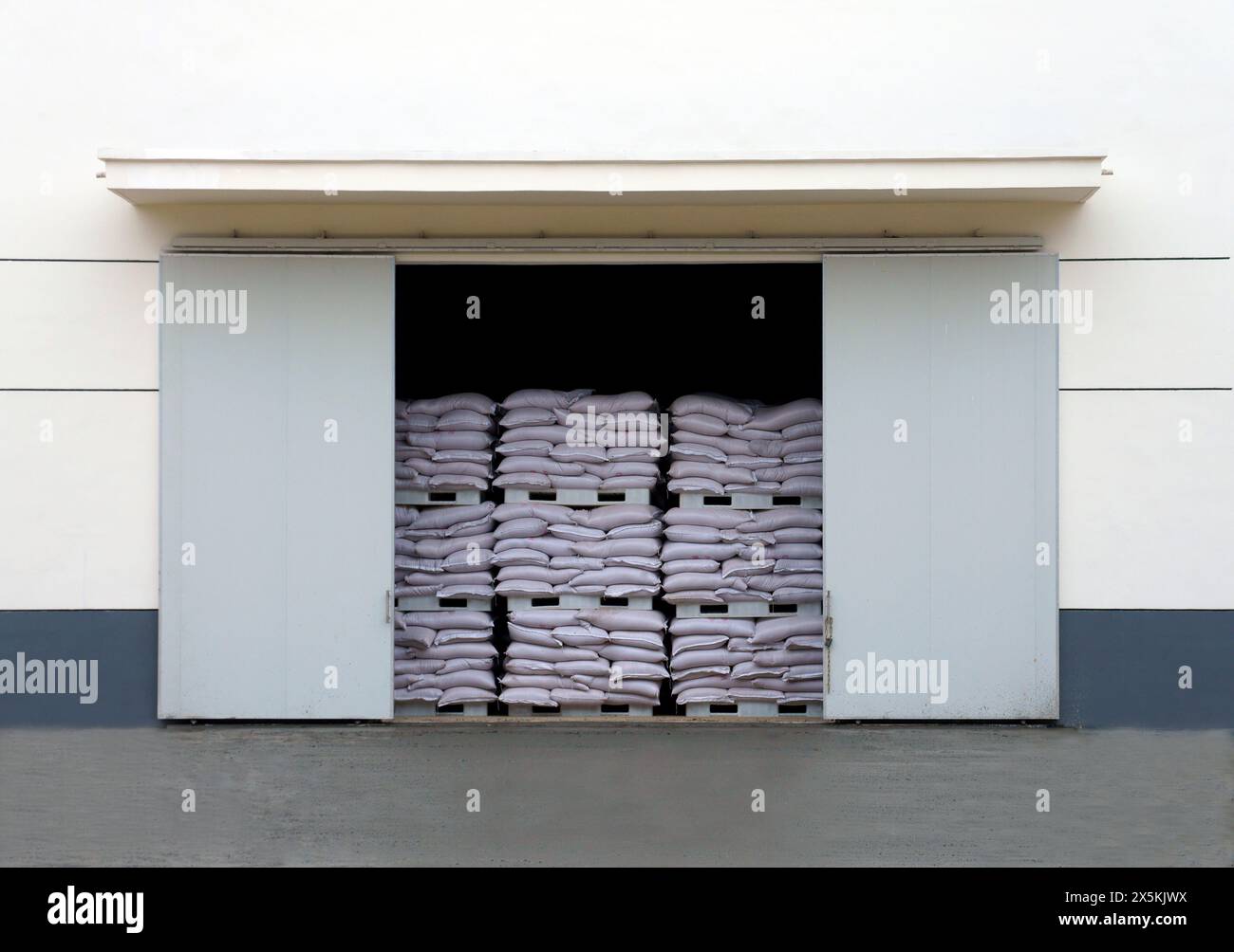 Warehouse entrance hi-res stock photography and images - Alamy