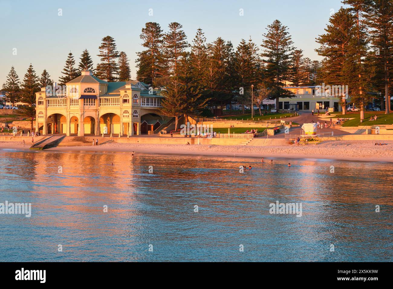 Indiana tea house cottesloe beach hi-res stock photography and images ...