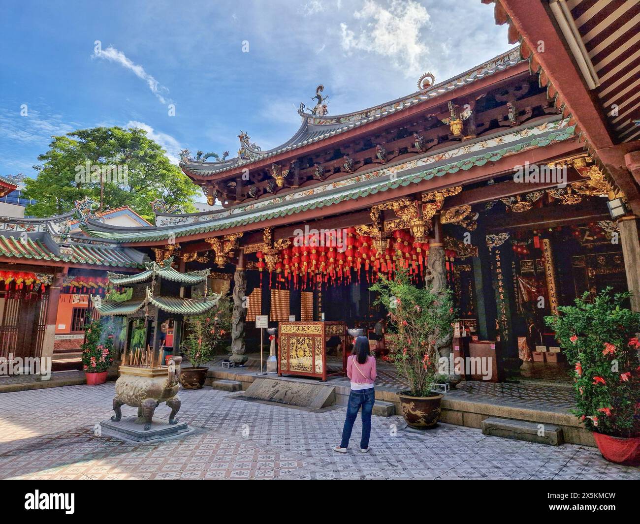 Exterior view of Thian Hock Keng temple in Singapore, traditional ...