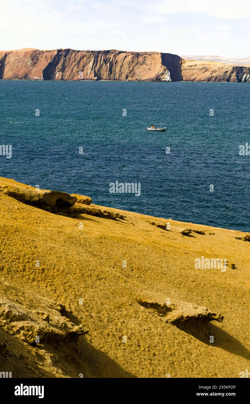 Fishing Ocean Paracas. Perú Stock Photo - Alamy