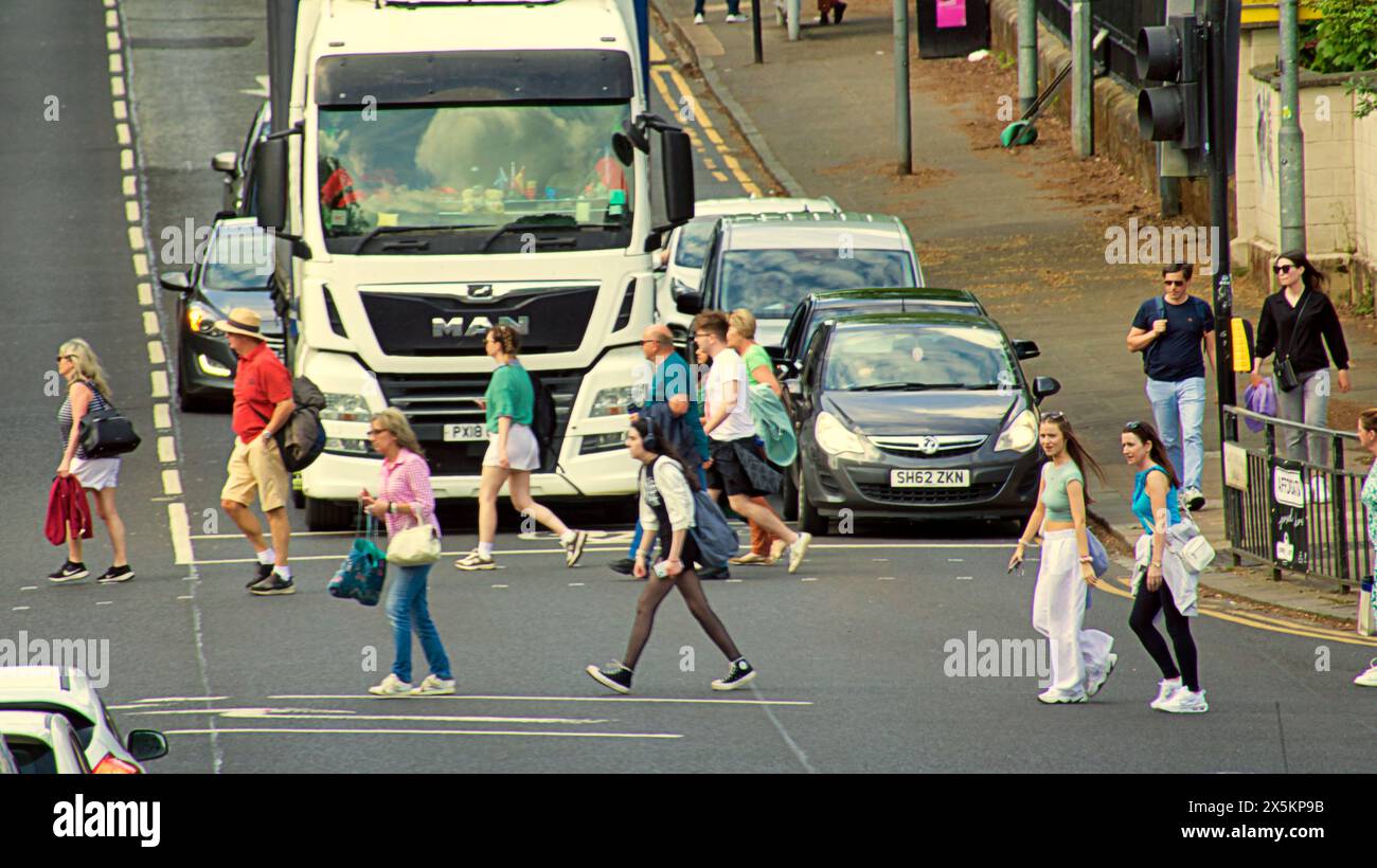 Glasgow, Scotland, UK. 10th May, 2024: UK Weather: Sunny summer weather ...