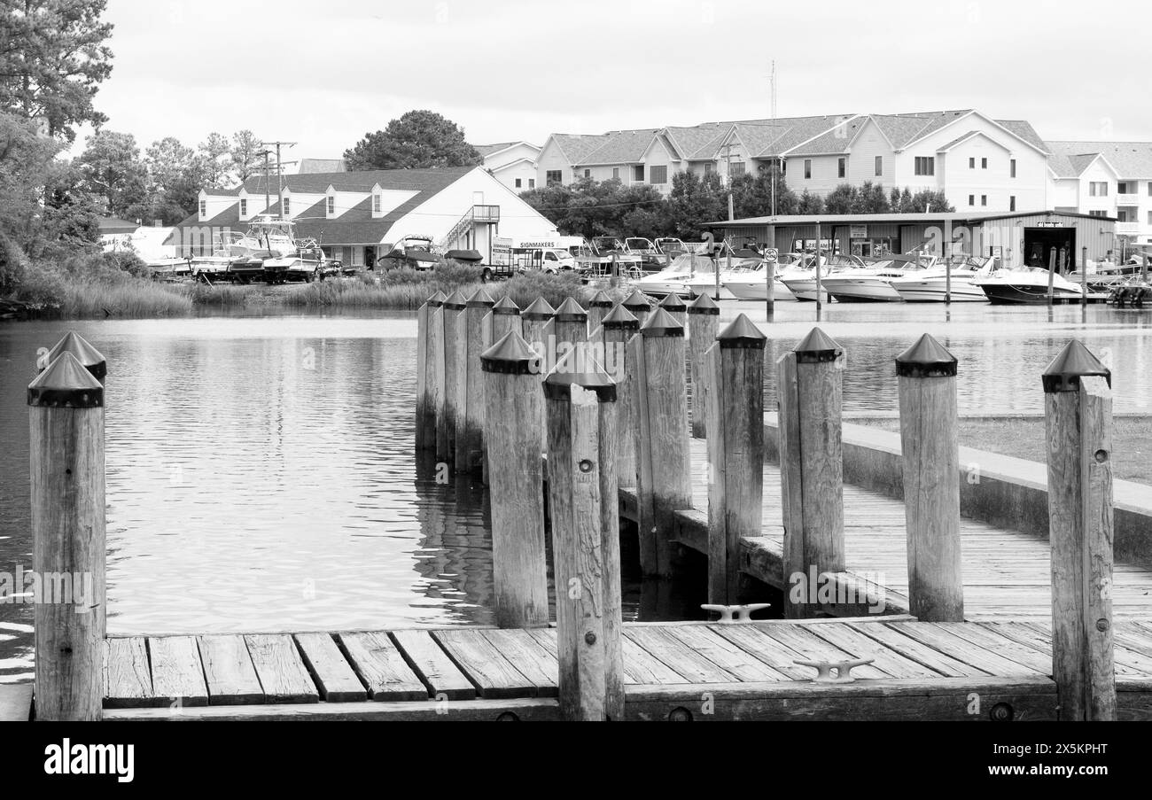 Houses and boats lining the canal at Great Bridge Lock Park, Chesapeake ...