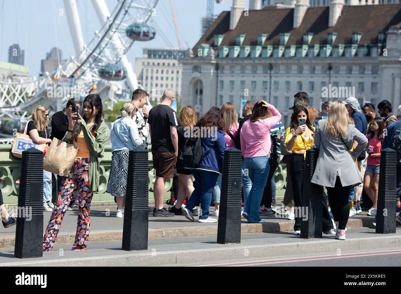 Tourists london 2023 hi-res stock photography and images - Alamy