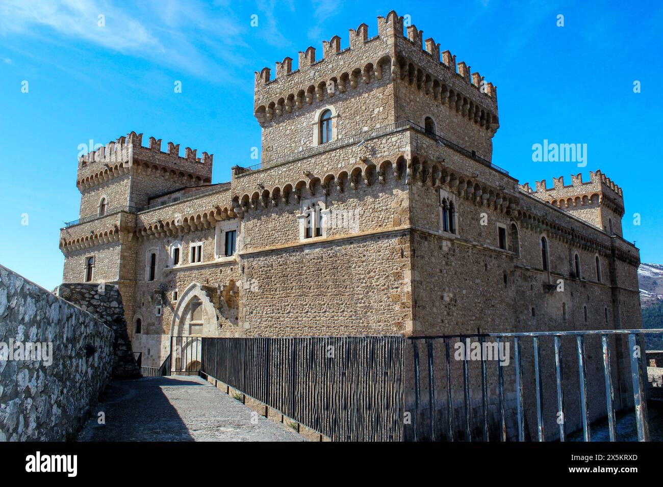 Medieval noble's castle hi-res stock photography and images - Alamy
