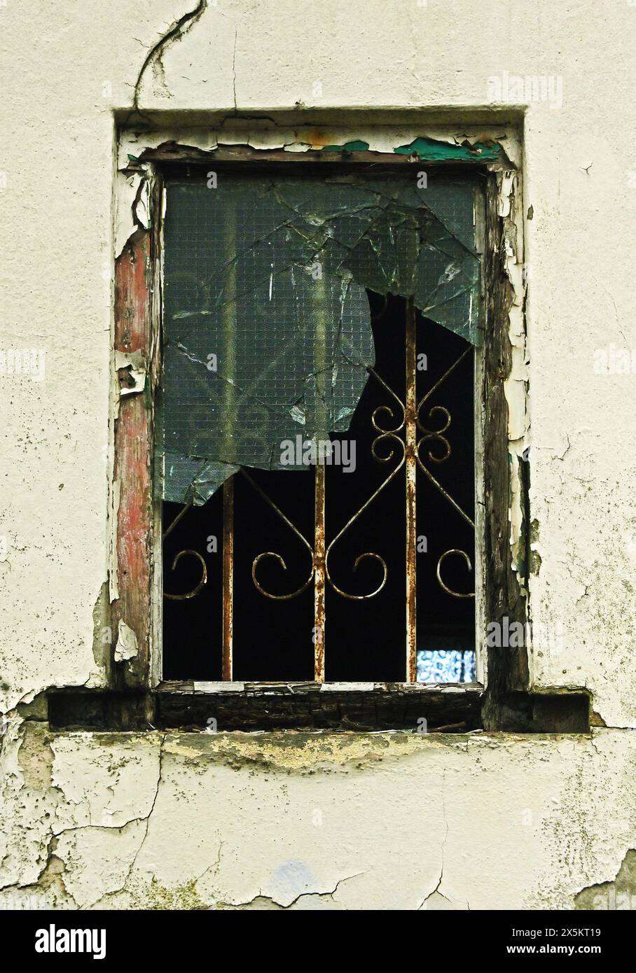 Derelict window in building. Old Birchills, Walsall, West Midlands ...