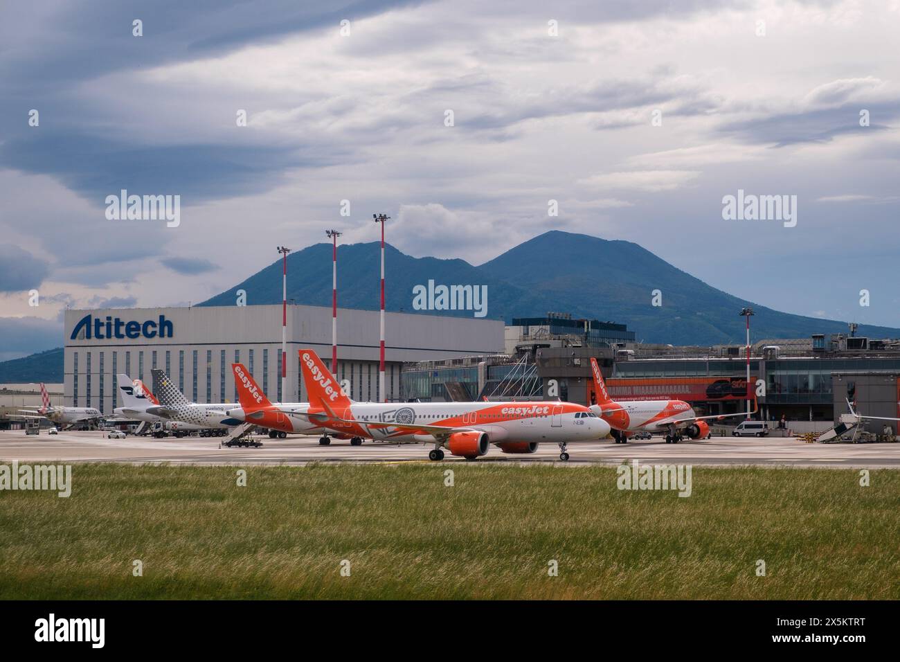 © Arnaud BEINAT/Maxppp. 2024/05/09, Aéroport de Naples, Italie. Airbus ...