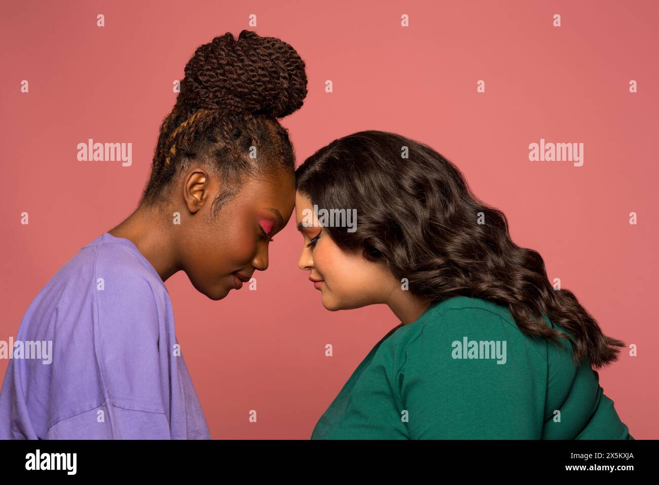 Studio shot group women hi-res stock photography and images - Alamy