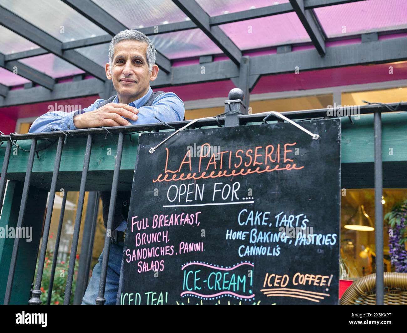 Business men terrace hi-res stock photography and images - Alamy