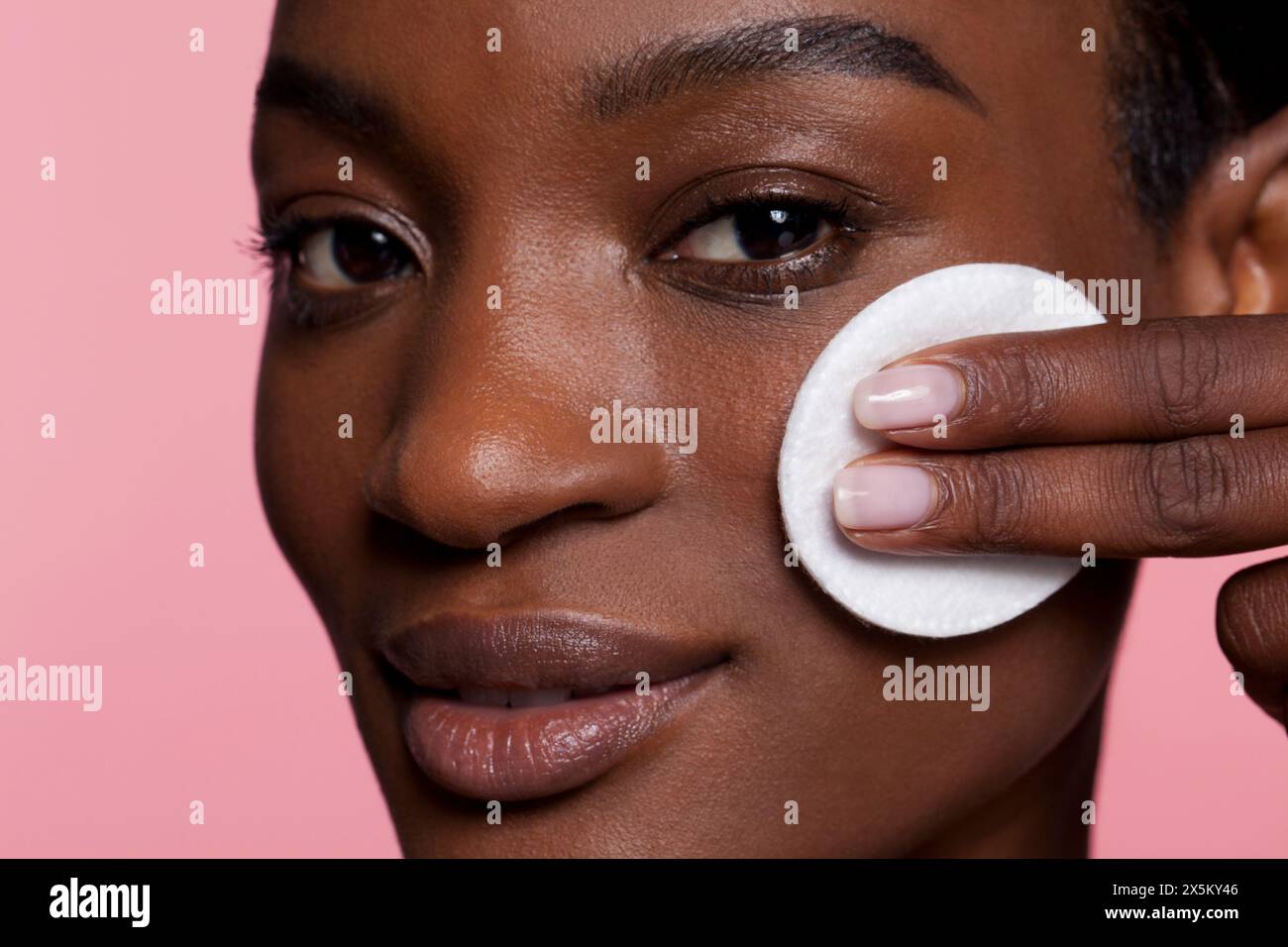 Using cotton hi-res stock photography and images - Alamy