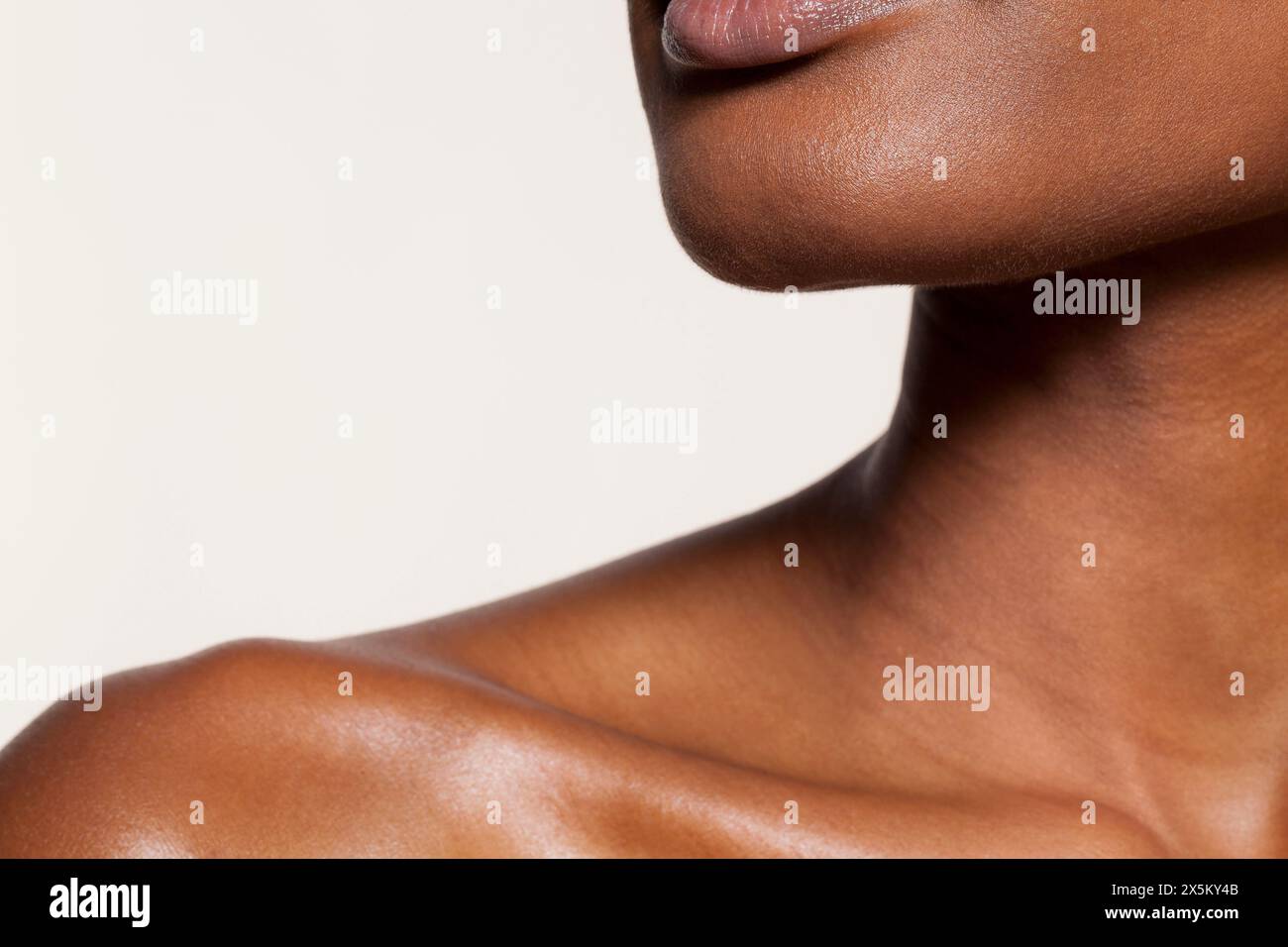 Female skeleton front hi-res stock photography and images - Alamy