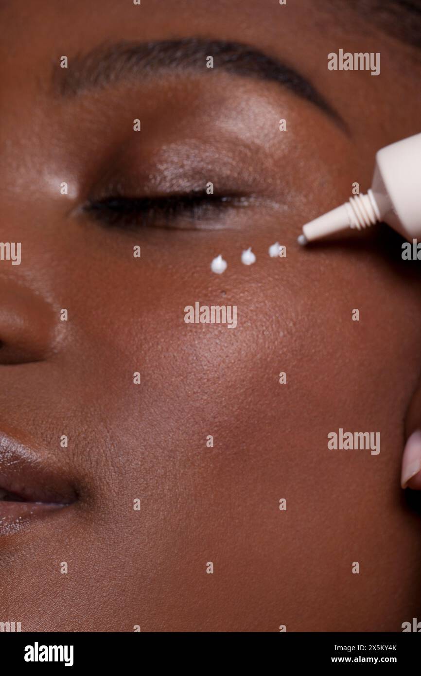 Applying eye cream hi-res stock photography and images - Alamy
