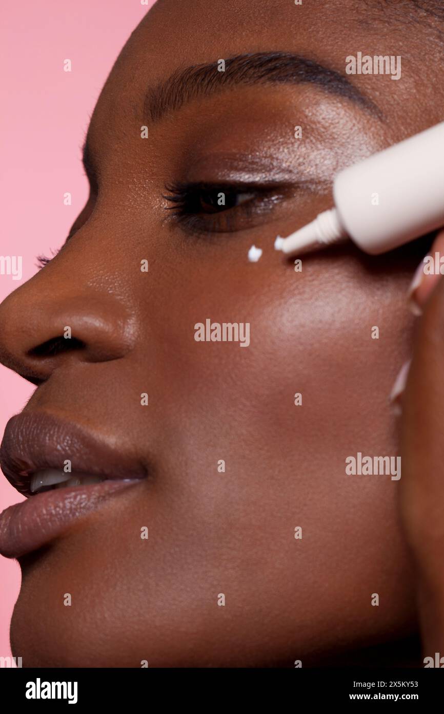 Beauty eye close up women cream hi-res stock photography and images - Alamy