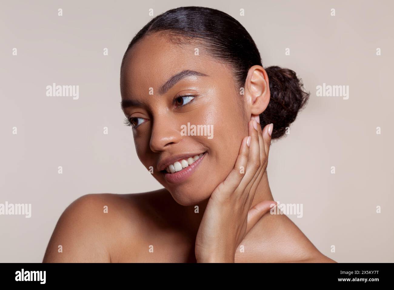 Close up woman face gesturing hi-res stock photography and images - Alamy