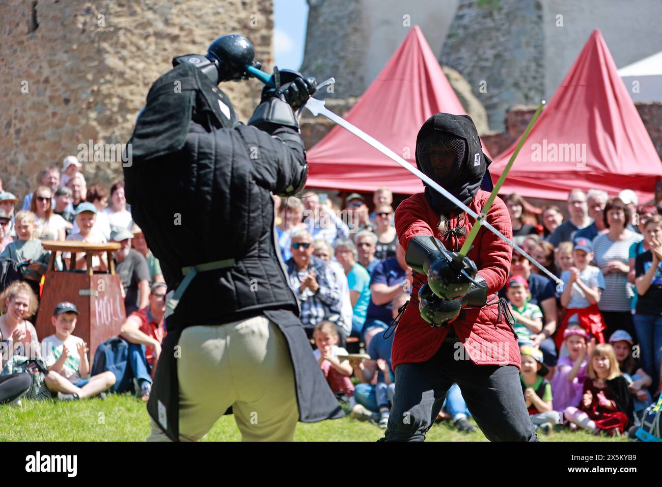 Falkenstein, Germany. 10th May, 2024. Members of a medieval sword ...